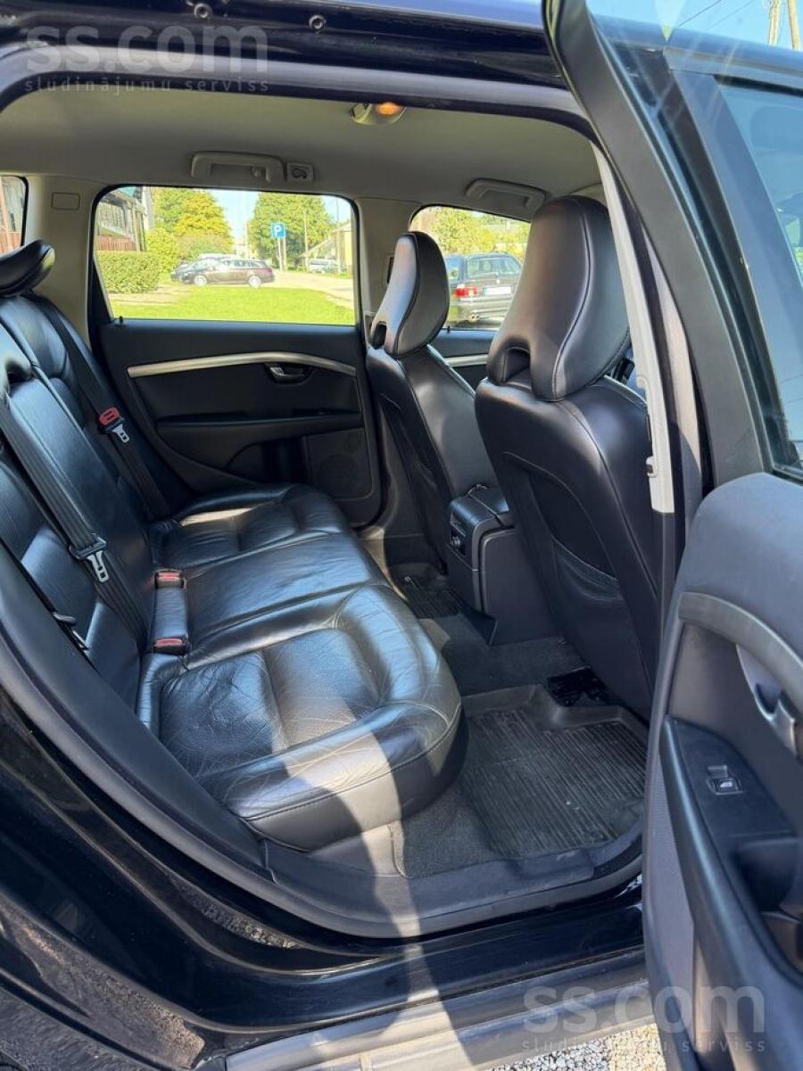 Melns Volvo V70 2008 Ventspils, ar dzinēja tilpumu 2.40 L un nobraukumu 443 tūkst. km par 2990 €, foto 23 vietnē AUTOMOTO.COM.LV