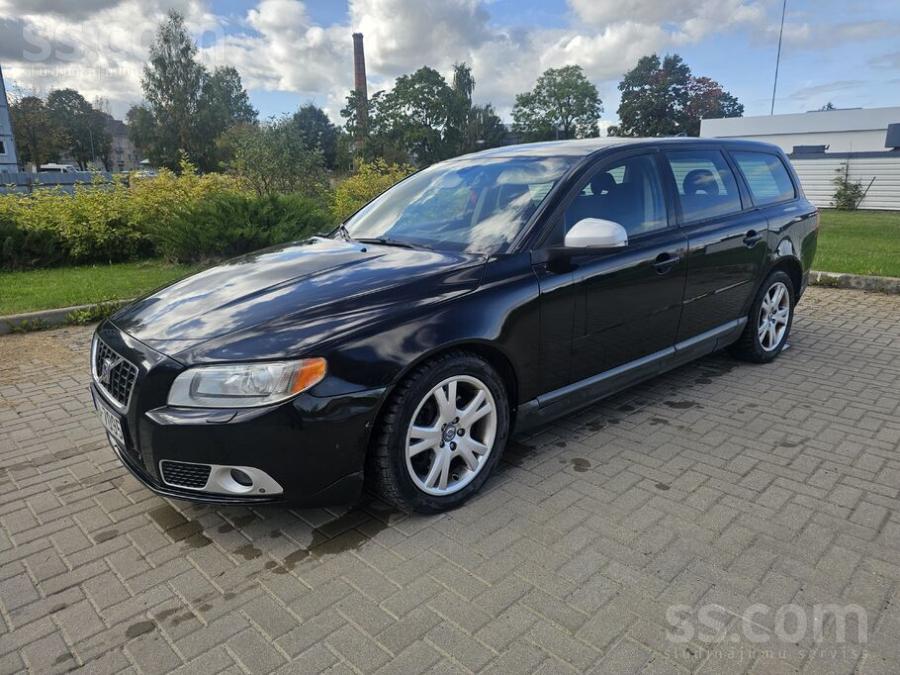 Black Volvo V70 2008 in Jekabpils, with an engine capacity of 2.40 L and mileage of 331 thousand km for 2690 €, photo 1 on AUTOMOTO.COM.LV