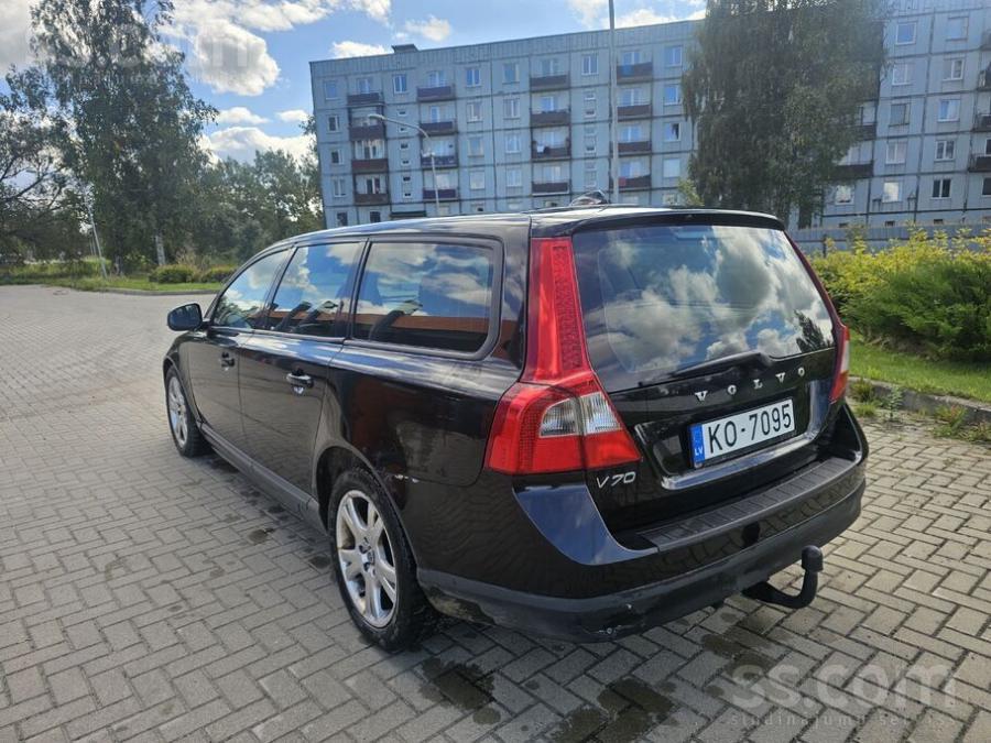 Black Volvo V70 2008 in Jekabpils, with an engine capacity of 2.40 L and mileage of 331 thousand km for 2690 €, photo 3 on AUTOMOTO.COM.LV