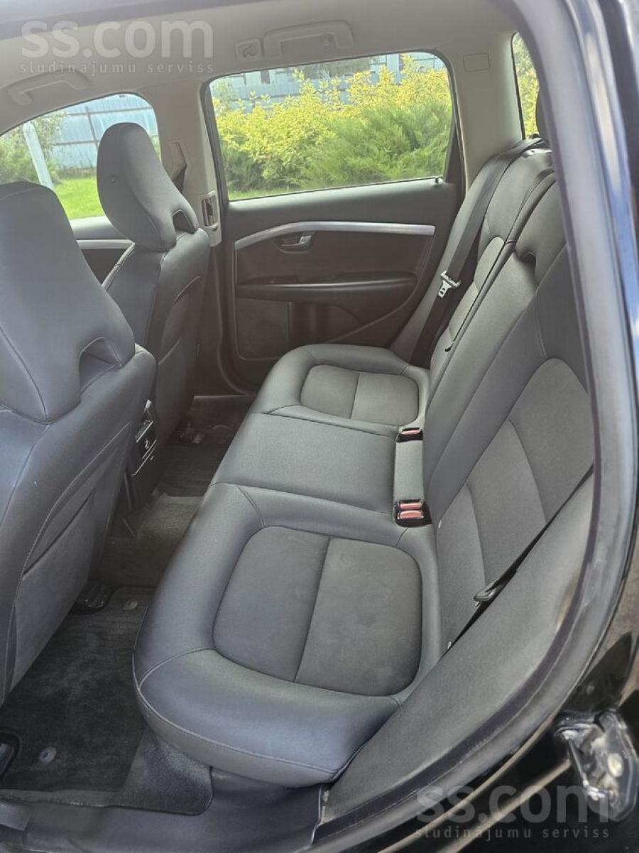 Black Volvo V70 2008 in Jekabpils, with an engine capacity of 2.40 L and mileage of 331 thousand km for 2690 €, photo 7 on AUTOMOTO.COM.LV