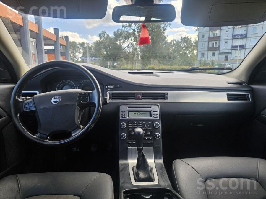 Black Volvo V70 2008 in Jekabpils, with an engine capacity of 2.40 L and mileage of 331 thousand km for 2690 €, photo 8 on AUTOMOTO.COM.LV