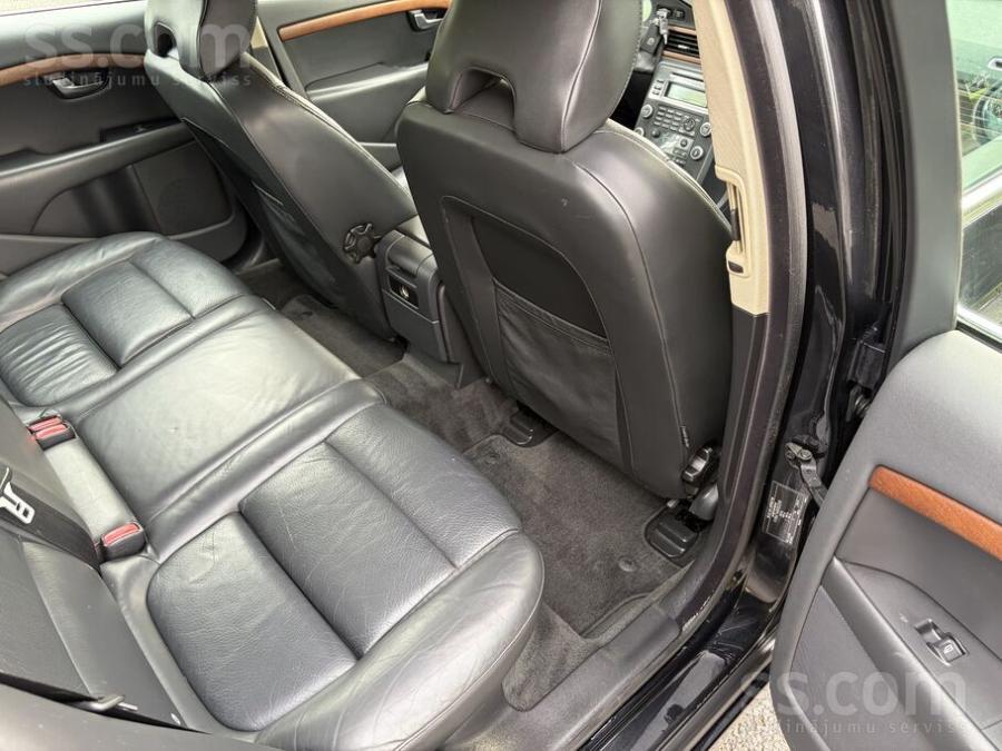 Melns Volvo V70 2008 Ogre, ar dzinēja tilpumu 2.40 L un nobraukumu 0 tūkst. km par 5350 €, foto 22 vietnē AUTOMOTO.COM.LV