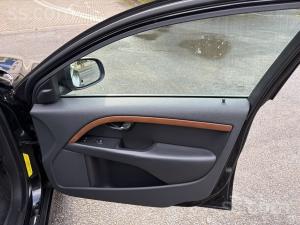 Melns Volvo V70 2008 Ogre, ar dzinēja tilpumu 2.40 L un nobraukumu 0 tūkst. km par 5350 €, foto 24 vietnē AUTOMOTO.COM.LV