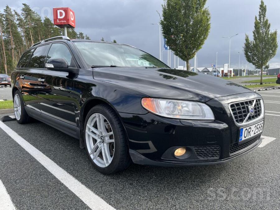 Black Volvo V70 2008 in Riga, with an engine capacity of 2.40 L and mileage of 315 thousand km for 4650 €, photo 3 on AUTOMOTO.COM.LV