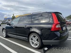 Black Volvo V70 2008 in Riga, with an engine capacity of 2.40 L and mileage of 315 thousand km for 4650 €, photo 5 on AUTOMOTO.COM.LV