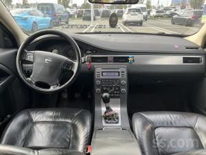 Black Volvo V70 2008 in Riga, with an engine capacity of 2.40 L and mileage of 315 thousand km for 4650 €, photo 6 on AUTOMOTO.COM.LV