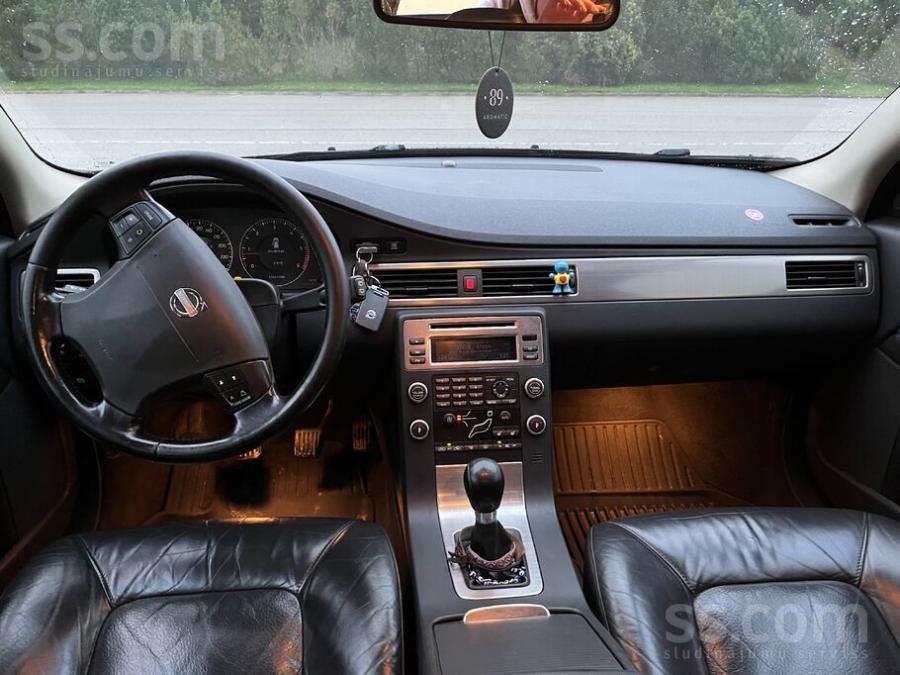 Black Volvo V70 2008 in Riga, with an engine capacity of 2.40 L and mileage of 315 thousand km for 4650 €, photo 8 on AUTOMOTO.COM.LV