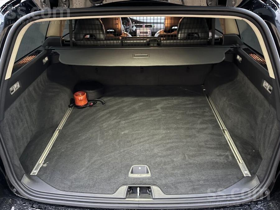 Black Volvo V70 2008 in Riga, with an engine capacity of 2.40 L and mileage of 315 thousand km for 4650 €, photo 9 on AUTOMOTO.COM.LV