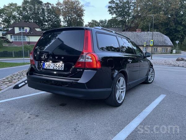 Black Volvo V70 2008 in Riga, with an engine capacity of 2.40 L and mileage of 317 thousand km for 4150 €, photo 4 on AUTOMOTO.COM.LV