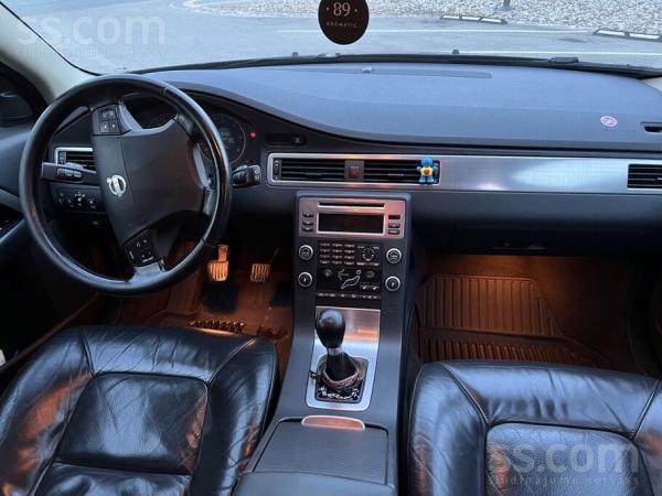 Black Volvo V70 2008 in Riga, with an engine capacity of 2.40 L and mileage of 317 thousand km for 4150 €, photo 6 on AUTOMOTO.COM.LV