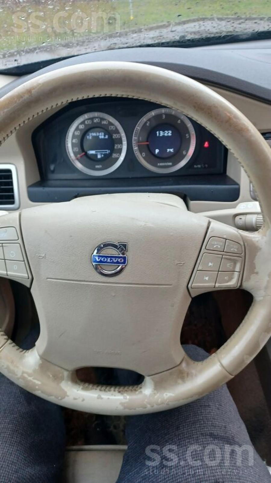 Melns Volvo V70 2008 Alūksne, ar dzinēja tilpumu 2.40 L un nobraukumu 428 tūkst. km par 3100 €, foto 4 vietnē AUTOMOTO.COM.LV