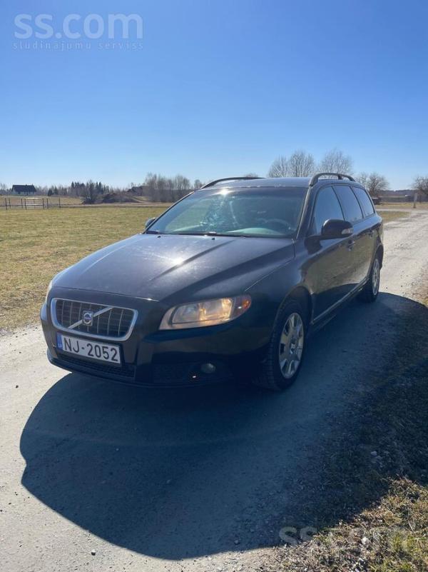 Black Volvo V70 2008 in Riga, with an engine capacity of 2.40 L and mileage of 226 thousand km for 2300 €, photo 1 on AUTOMOTO.COM.LV