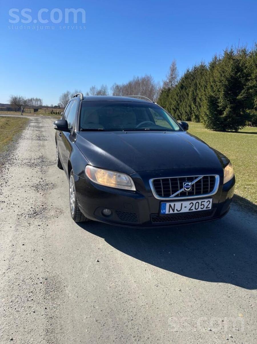 Black Volvo V70 2008 in Riga, with an engine capacity of 2.40 L and mileage of 226 thousand km for 2300 €, photo 3 on AUTOMOTO.COM.LV
