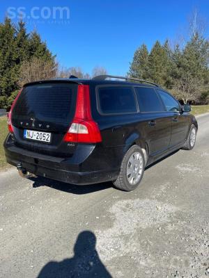 Black Volvo V70 2008 in Riga, with an engine capacity of 2.40 L and mileage of 226 thousand km for 2300 €, photo 4 on AUTOMOTO.COM.LV
