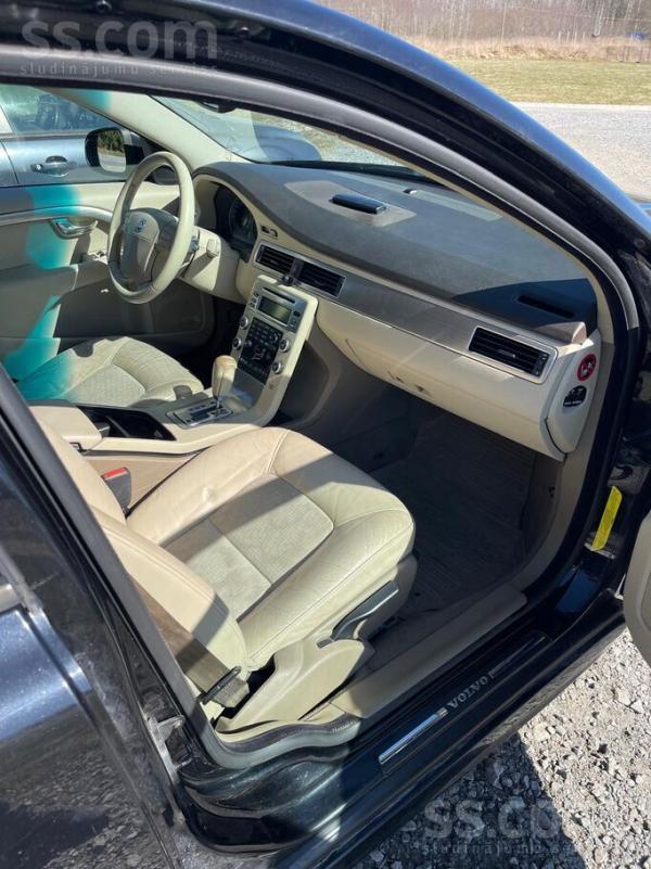 Black Volvo V70 2008 in Riga, with an engine capacity of 2.40 L and mileage of 226 thousand km for 2300 €, photo 9 on AUTOMOTO.COM.LV