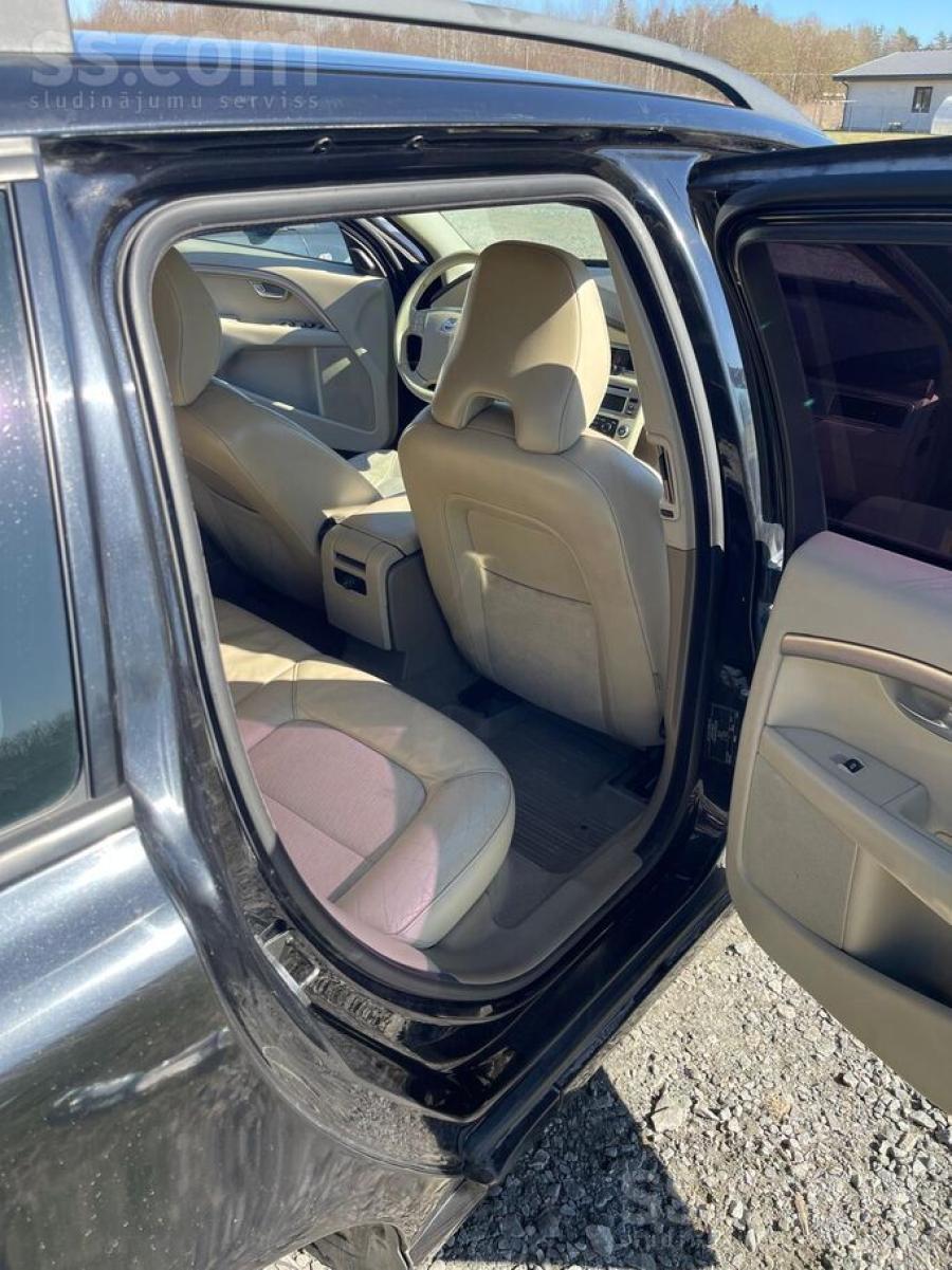 Black Volvo V70 2008 in Riga, with an engine capacity of 2.40 L and mileage of 226 thousand km for 2300 €, photo 10 on AUTOMOTO.COM.LV