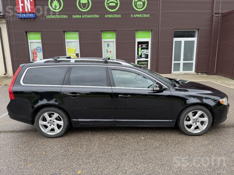 Black Volvo V70 2008 in Valmiera, with an engine capacity of 2.40 L and mileage of 342 thousand km for 3200 €, photo 3 on AUTOMOTO.COM.LV