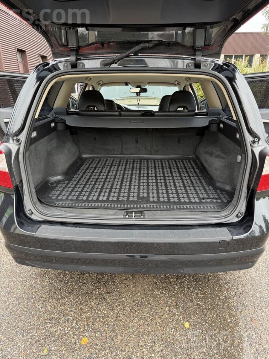 Black Volvo V70 2008 in Valmiera, with an engine capacity of 2.40 L and mileage of 342 thousand km for 3200 €, photo 7 on AUTOMOTO.COM.LV
