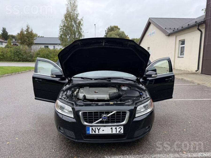 Black Volvo V70 2008 in Valmiera, with an engine capacity of 2.40 L and mileage of 342 thousand km for 3200 €, photo 8 on AUTOMOTO.COM.LV