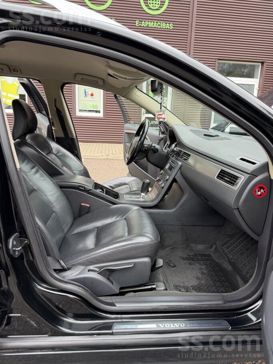 Black Volvo V70 2008 in Valmiera, with an engine capacity of 2.40 L and mileage of 342 thousand km for 3200 €, photo 12 on AUTOMOTO.COM.LV