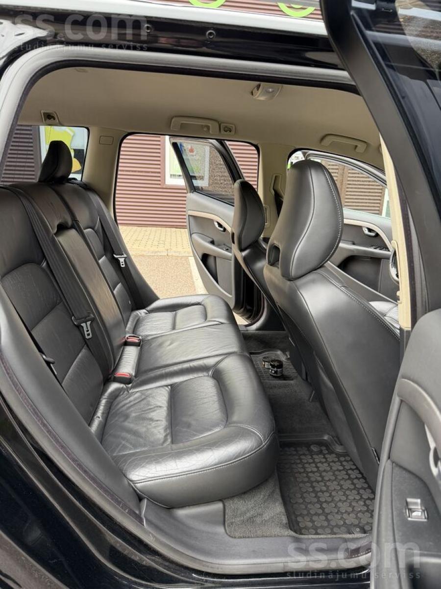 Black Volvo V70 2008 in Valmiera, with an engine capacity of 2.40 L and mileage of 342 thousand km for 3200 €, photo 13 on AUTOMOTO.COM.LV
