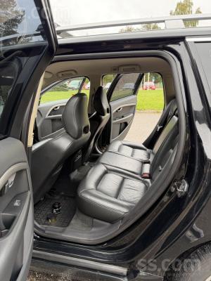 Black Volvo V70 2008 in Valmiera, with an engine capacity of 2.40 L and mileage of 342 thousand km for 3200 €, photo 14 on AUTOMOTO.COM.LV