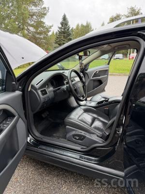 Black Volvo V70 2008 in Valmiera, with an engine capacity of 2.40 L and mileage of 342 thousand km for 3200 €, photo 15 on AUTOMOTO.COM.LV
