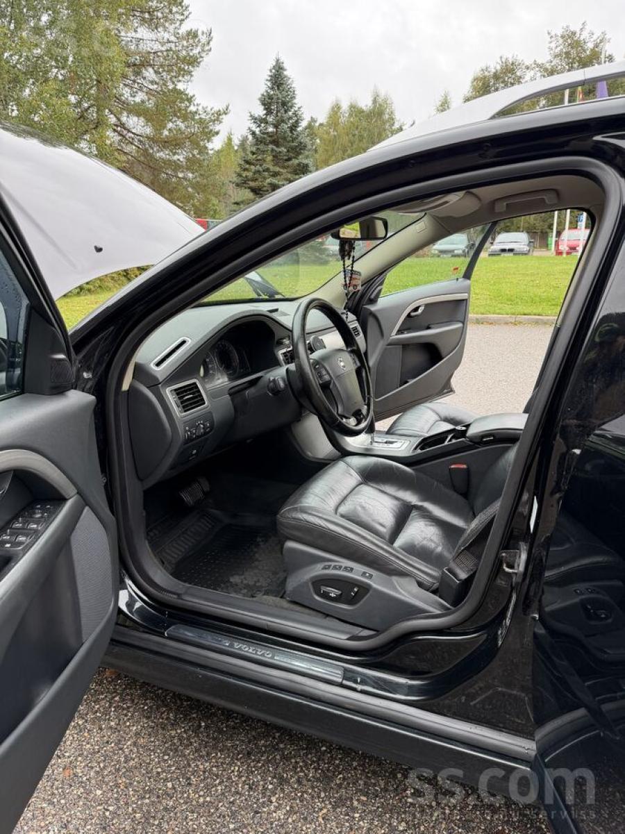 Black Volvo V70 2008 in Valmiera, with an engine capacity of 2.40 L and mileage of 342 thousand km for 3200 €, photo 15 on AUTOMOTO.COM.LV