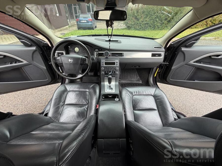 Black Volvo V70 2008 in Valmiera, with an engine capacity of 2.40 L and mileage of 342 thousand km for 3200 €, photo 17 on AUTOMOTO.COM.LV
