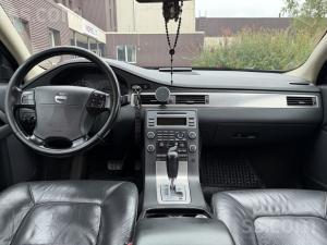 Black Volvo V70 2008 in Valmiera, with an engine capacity of 2.40 L and mileage of 342 thousand km for 3200 €, photo 18 on AUTOMOTO.COM.LV