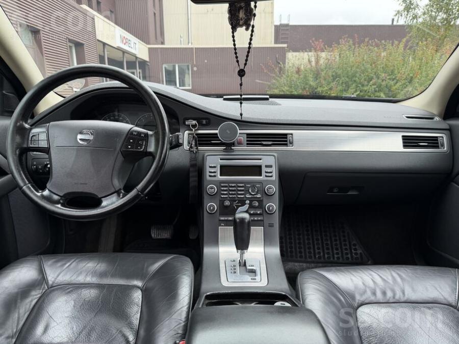 Black Volvo V70 2008 in Valmiera, with an engine capacity of 2.40 L and mileage of 342 thousand km for 3200 €, photo 18 on AUTOMOTO.COM.LV