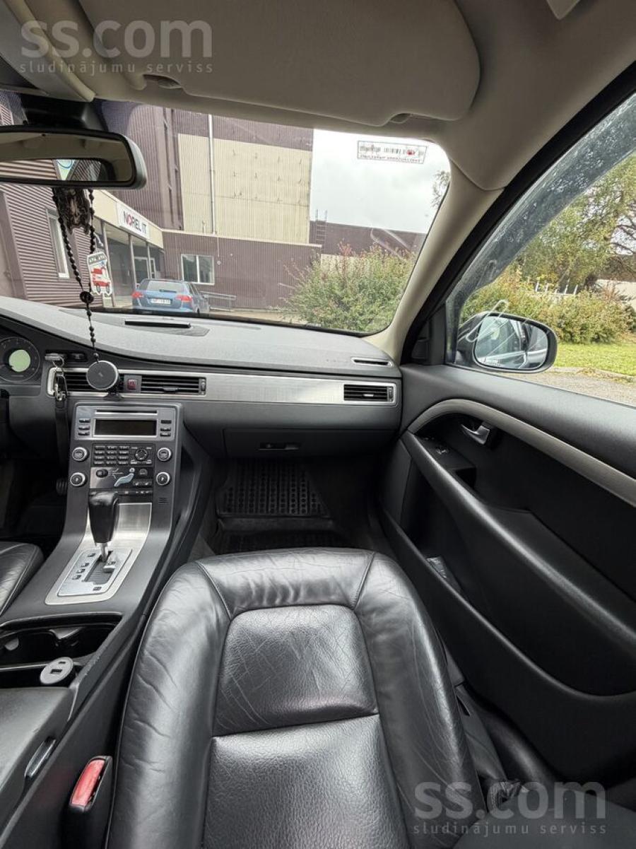 Black Volvo V70 2008 in Valmiera, with an engine capacity of 2.40 L and mileage of 342 thousand km for 3200 €, photo 20 on AUTOMOTO.COM.LV