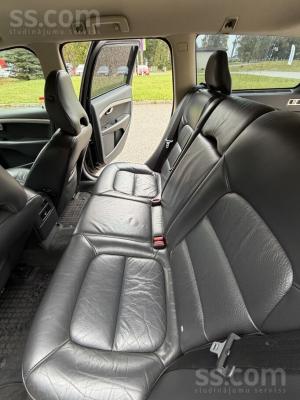 Black Volvo V70 2008 in Valmiera, with an engine capacity of 2.40 L and mileage of 342 thousand km for 3200 €, photo 22 on AUTOMOTO.COM.LV