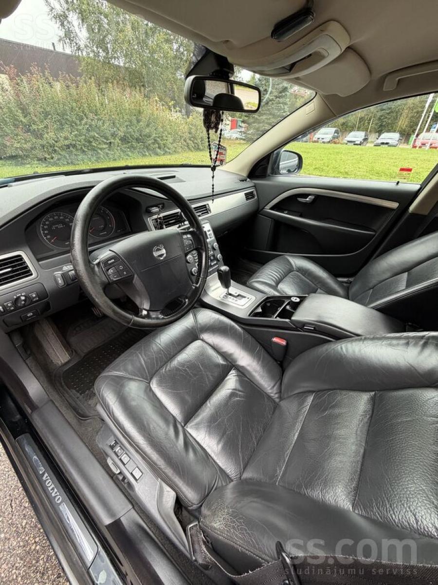 Black Volvo V70 2008 in Valmiera, with an engine capacity of 2.40 L and mileage of 342 thousand km for 3200 €, photo 24 on AUTOMOTO.COM.LV