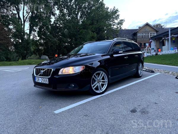 Black Volvo V70 2008 in Talsi, with an engine capacity of 2.40 L and mileage of 317 thousand km for 4150 €, photo 1 on AUTOMOTO.COM.LV