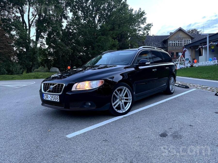 Black Volvo V70 2008 in Talsi, with an engine capacity of 2.40 L and mileage of 317 thousand km for 4150 €, photo 1 on AUTOMOTO.COM.LV