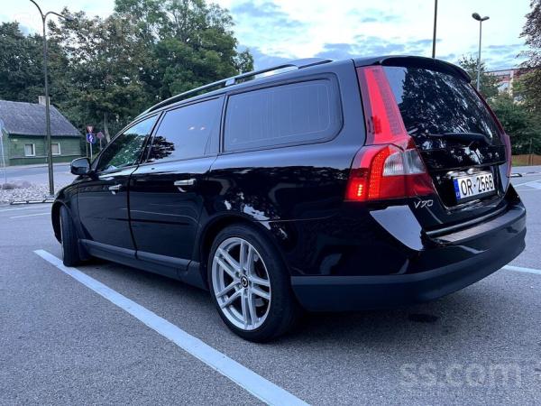 Black Volvo V70 2008 in Talsi, with an engine capacity of 2.40 L and mileage of 317 thousand km for 4150 €, photo 5 on AUTOMOTO.COM.LV