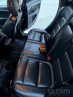 Black Volvo V70 2008 in Talsi, with an engine capacity of 2.40 L and mileage of 317 thousand km for 4150 €, photo 6 on AUTOMOTO.COM.LV
