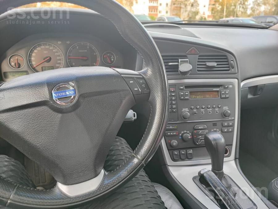 Черный Вольво В70 2008 в Рига, объемом двигателя 2.40 л и пробегом 515 тыс. км за 2200 €, фото 8 на AUTOMOTO.COM.LV
