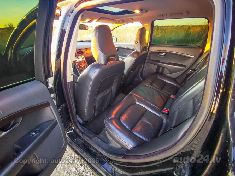 Melns Volvo V70 2008 Tallina, ar dzinēja tilpumu 2.40 L un nobraukumu 308 tūkst. km par 4700 €, foto 7 vietnē AUTOMOTO.COM.LV