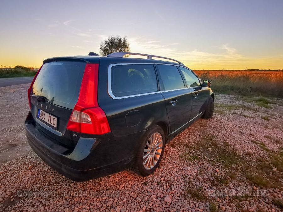 Melns Volvo V70 2008 Tallina, ar dzinēja tilpumu 2.40 L un nobraukumu 308 tūkst. km par 4700 €, foto 13 vietnē AUTOMOTO.COM.LV
