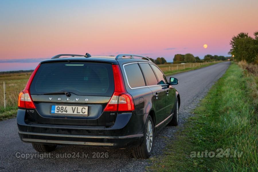 Melns Volvo V70 2008 Tallina, ar dzinēja tilpumu 2.40 L un nobraukumu 308 tūkst. km par 4700 €, foto 15 vietnē AUTOMOTO.COM.LV