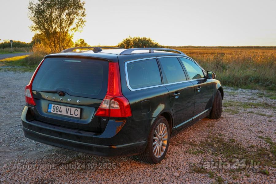 Melns Volvo V70 2008 Tallina, ar dzinēja tilpumu 2.40 L un nobraukumu 308 tūkst. km par 4700 €, foto 18 vietnē AUTOMOTO.COM.LV
