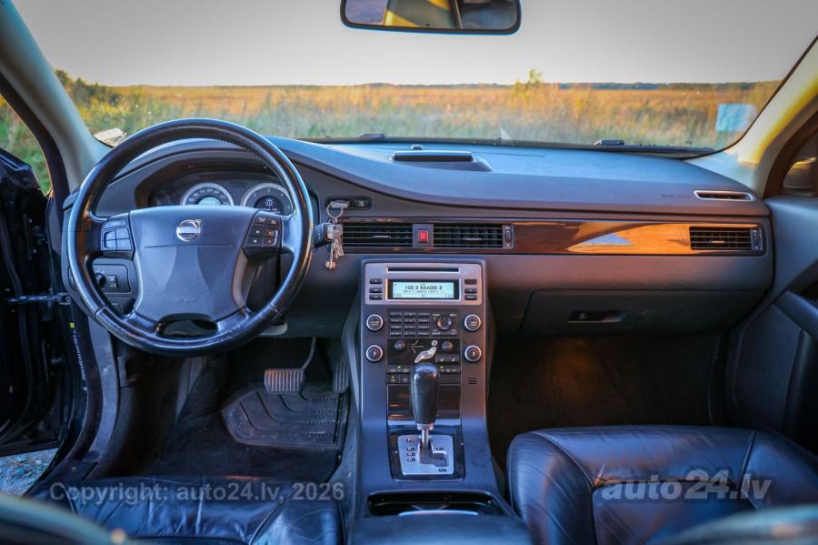 Melns Volvo V70 2008 Tallina, ar dzinēja tilpumu 2.40 L un nobraukumu 308 tūkst. km par 4700 €, foto 20 vietnē AUTOMOTO.COM.LV