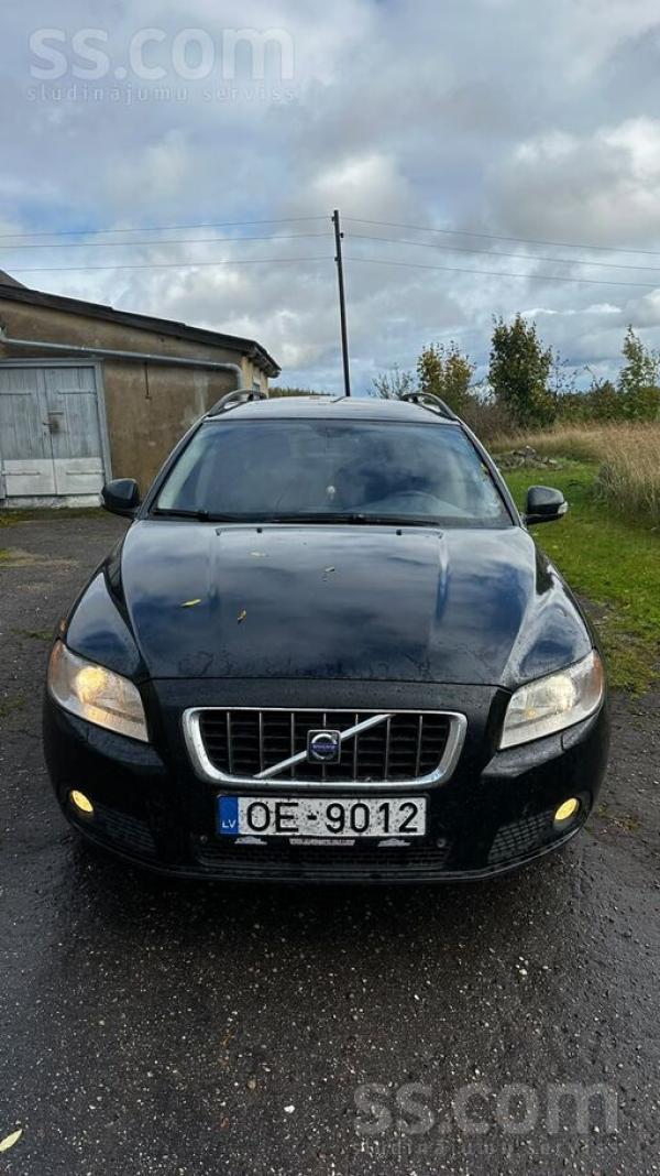 Black Volvo V70 2008 in Talsi, with an engine capacity of 2.40 L and mileage of 446 thousand km for 2000 €, photo 4 on AUTOMOTO.COM.LV