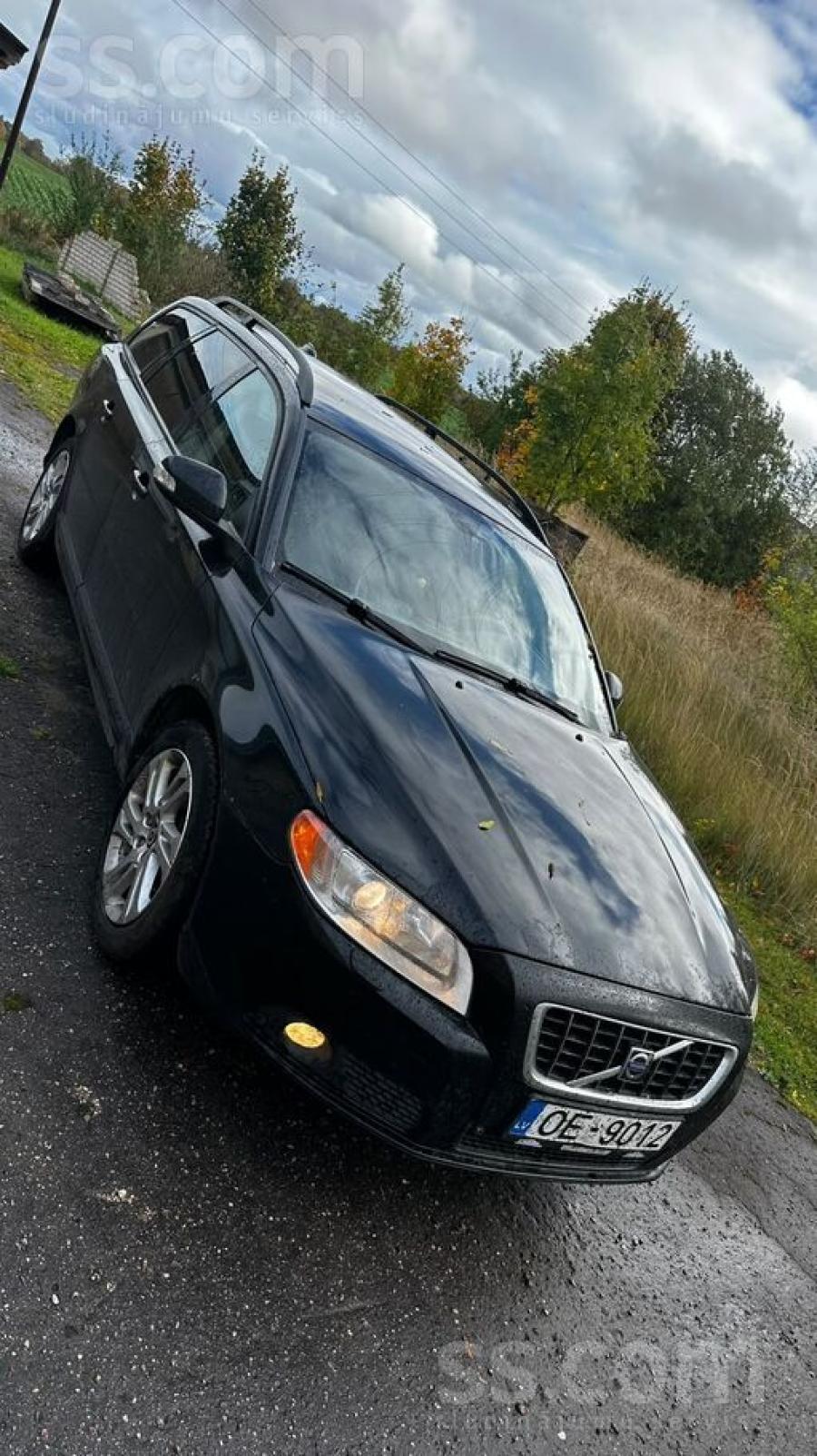 Black Volvo V70 2008 in Talsi, with an engine capacity of 2.40 L and mileage of 446 thousand km for 2000 €, photo 6 on AUTOMOTO.COM.LV