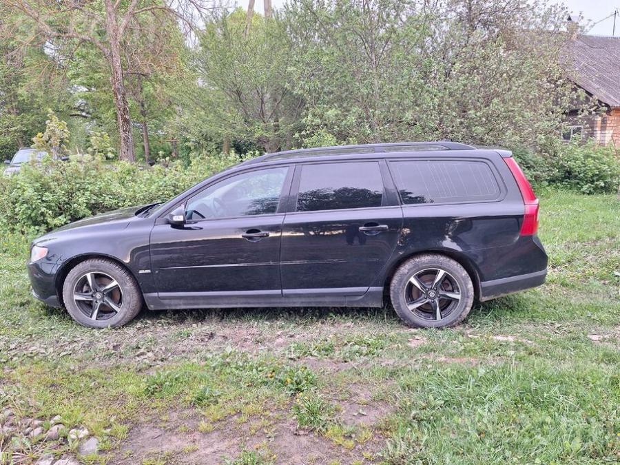 Black Volvo V70 2009 in Rezekne, with an engine capacity of 2.00 L and mileage of 315 thousand km for 3600 €, photo 2 on AUTOMOTO.COM.LV