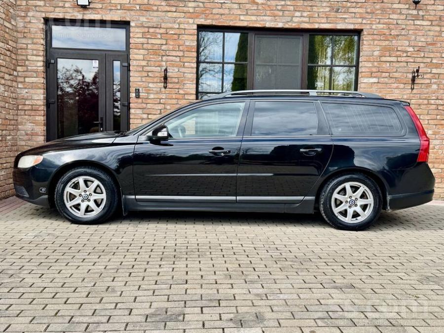 Melns Volvo V70 2009 Jelgava, ar dzinēja tilpumu 2.50 L un nobraukumu 0 tūkst. km par 1990 €, foto 4 vietnē AUTOMOTO.COM.LV