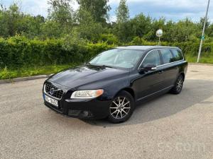 Black Volvo V70 2009 in Riga, with an engine capacity of 2.40 L and mileage of 346 thousand km for 4990 €, photo 1 on AUTOMOTO.COM.LV