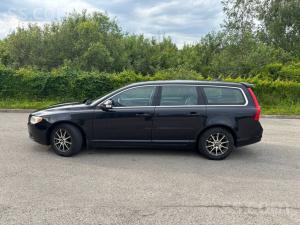 Black Volvo V70 2009 in Riga, with an engine capacity of 2.40 L and mileage of 346 thousand km for 4990 €, photo 2 on AUTOMOTO.COM.LV